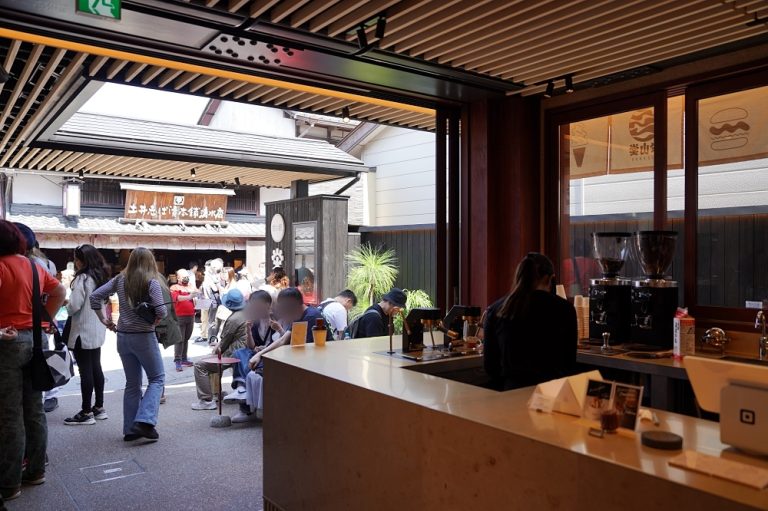 here Kyoto Kiyomizu 清水寺：世界拉花冠軍山口淳一最新作品！草莓 Omelette 好吸睛，招牌可麗露好吃呢～ - 享受生活不無聊。規小孫